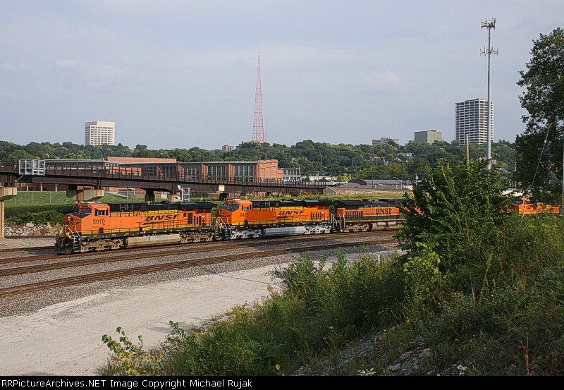 BNSF 5910